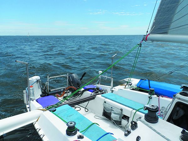 Do Twin Sheets Better Control the Mainsail? - Practical Sailor